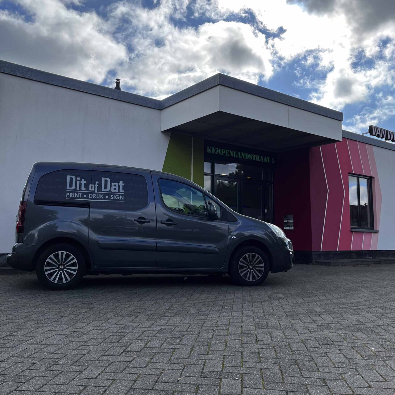 Contact - Dit of Dat